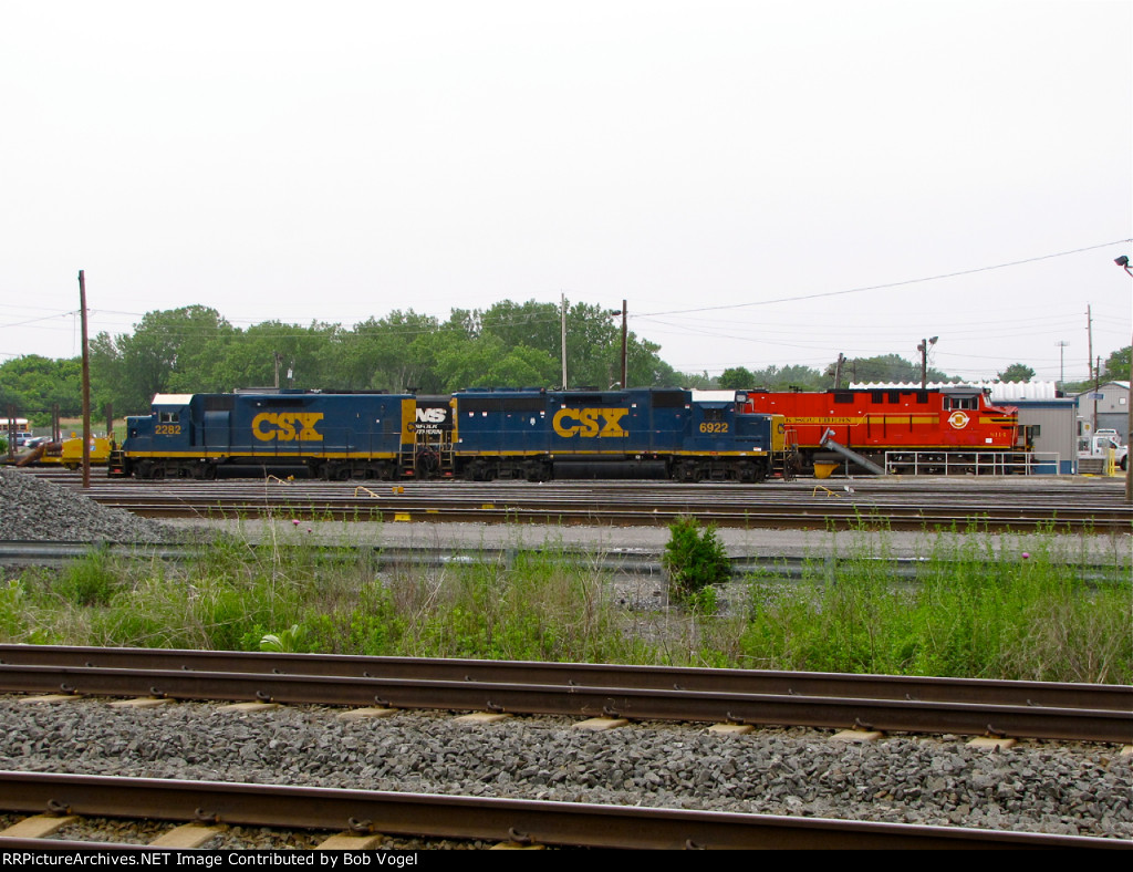 CSX 2282 and 6922; NS 8114